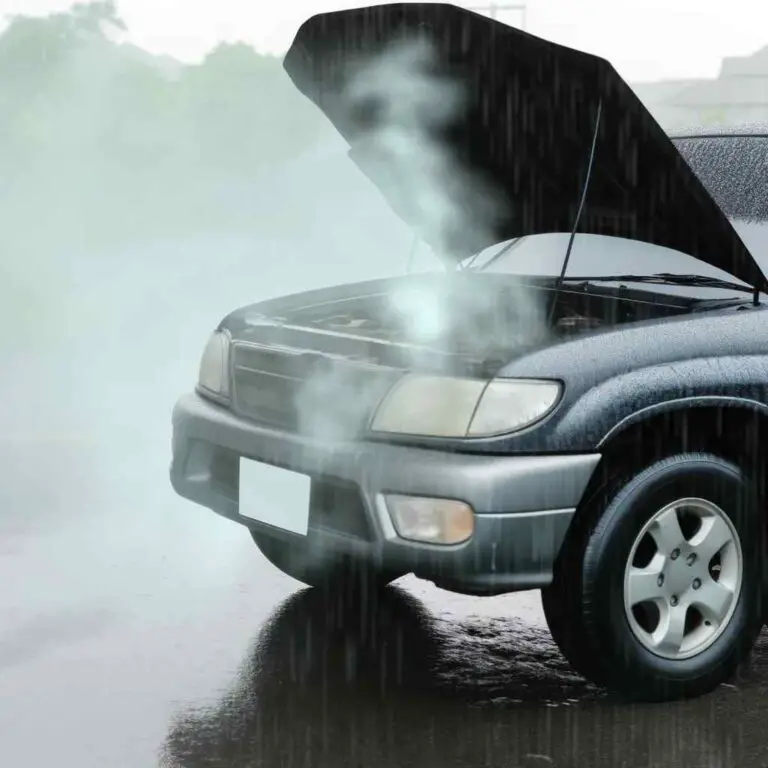 Auto: Motorhaube raucht bei Regen - Erklärung & Tipps